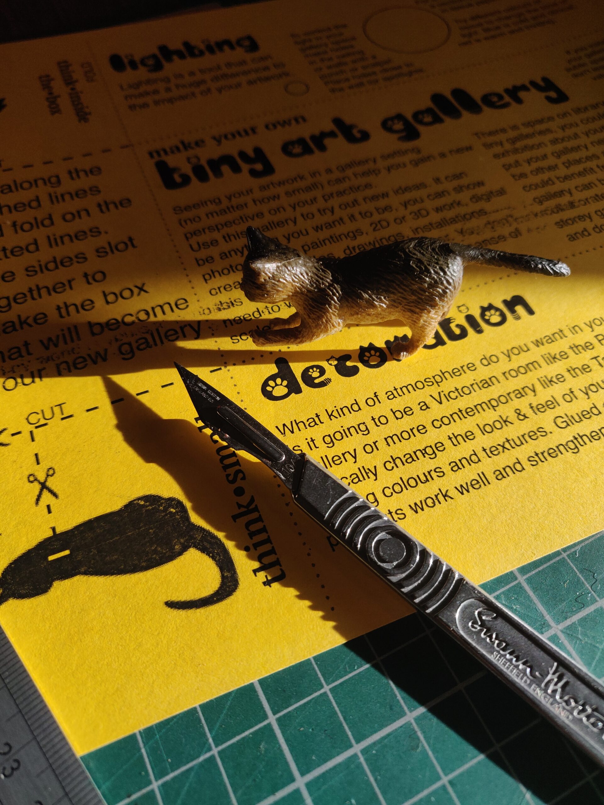 Make your own tiny art gallery (PDF template) - Lisa Cole